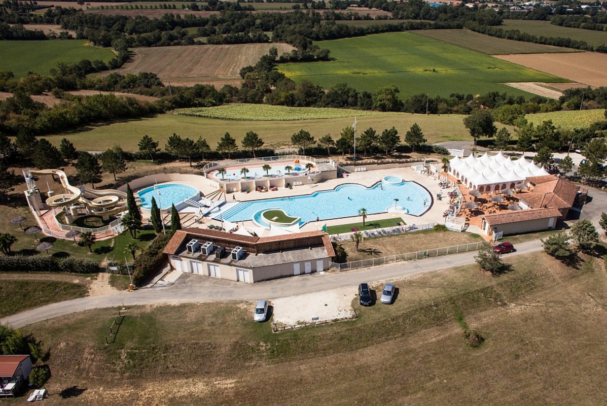 Les 8 plus beaux campings avec piscine et parc aquatique en France ...